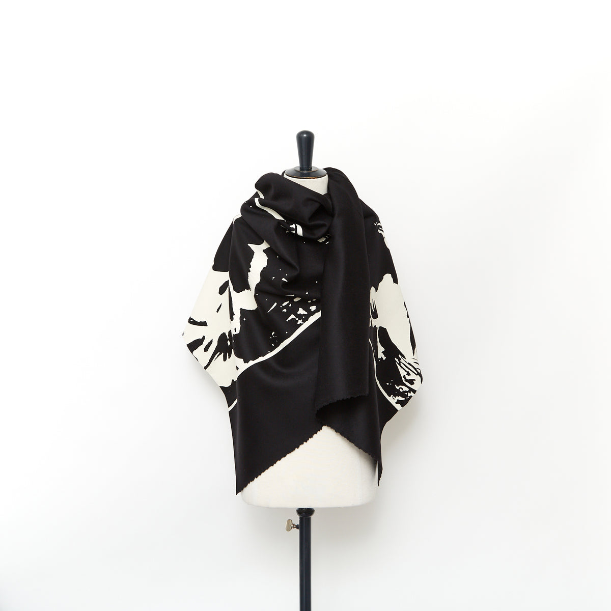 T24V07151 | Wool & Cashmere Flowers Pannel 108cm x 108cm – Nona Source