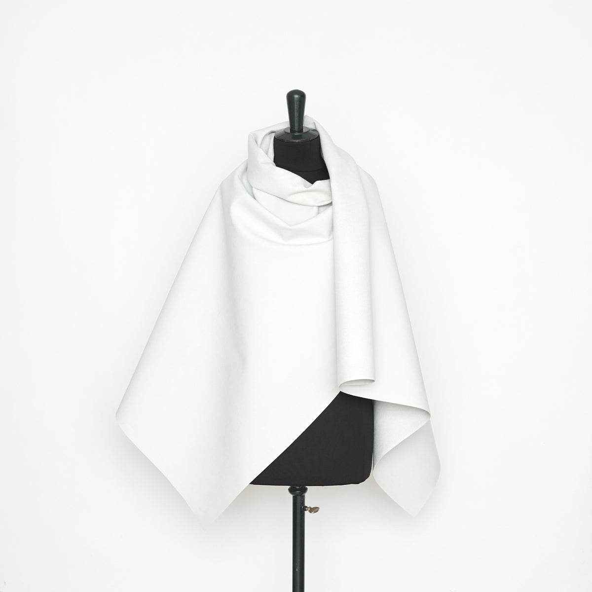 T22B03126 | Stiff Suede – Nona Source